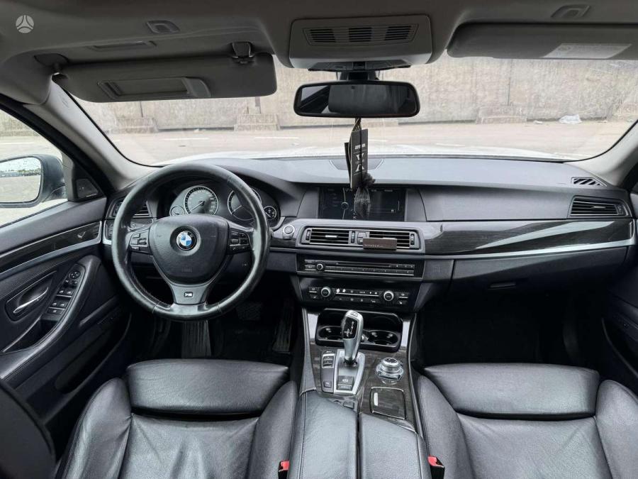 Balts BMW 525 2012 Panevēža, ar dzinēja tilpumu 2.00 L un nobraukumu 391 tūkst. km par 5800 €, foto 15 vietnē AUTOMOTO.COM.LV