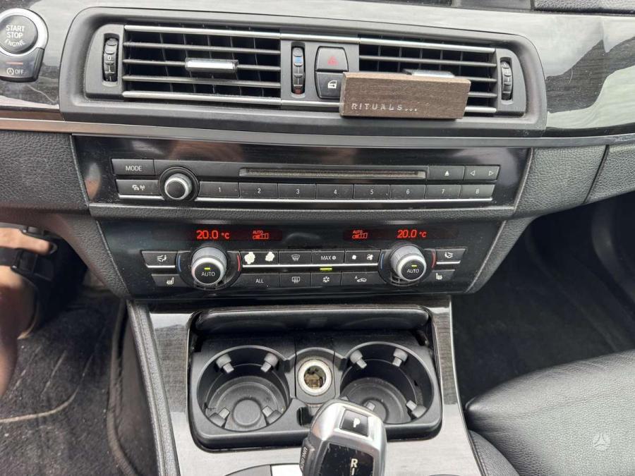 Balts BMW 525 2012 Panevēža, ar dzinēja tilpumu 2.00 L un nobraukumu 391 tūkst. km par 5800 €, foto 18 vietnē AUTOMOTO.COM.LV