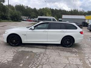 White BMW 525 2012 in Siauliai, with an engine capacity of 2.00 L and mileage of 332 thousand km for 7250 €, photo 3 on AUTOMOTO.COM.LV