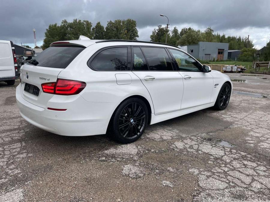 White BMW 525 2012 in Siauliai, with an engine capacity of 2.00 L and mileage of 332 thousand km for 7250 €, photo 6 on AUTOMOTO.COM.LV