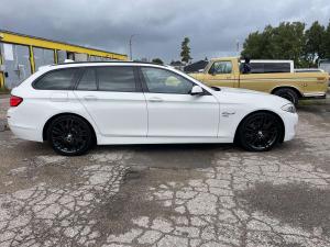 White BMW 525 2012 in Siauliai, with an engine capacity of 2.00 L and mileage of 332 thousand km for 7250 €, photo 7 on AUTOMOTO.COM.LV