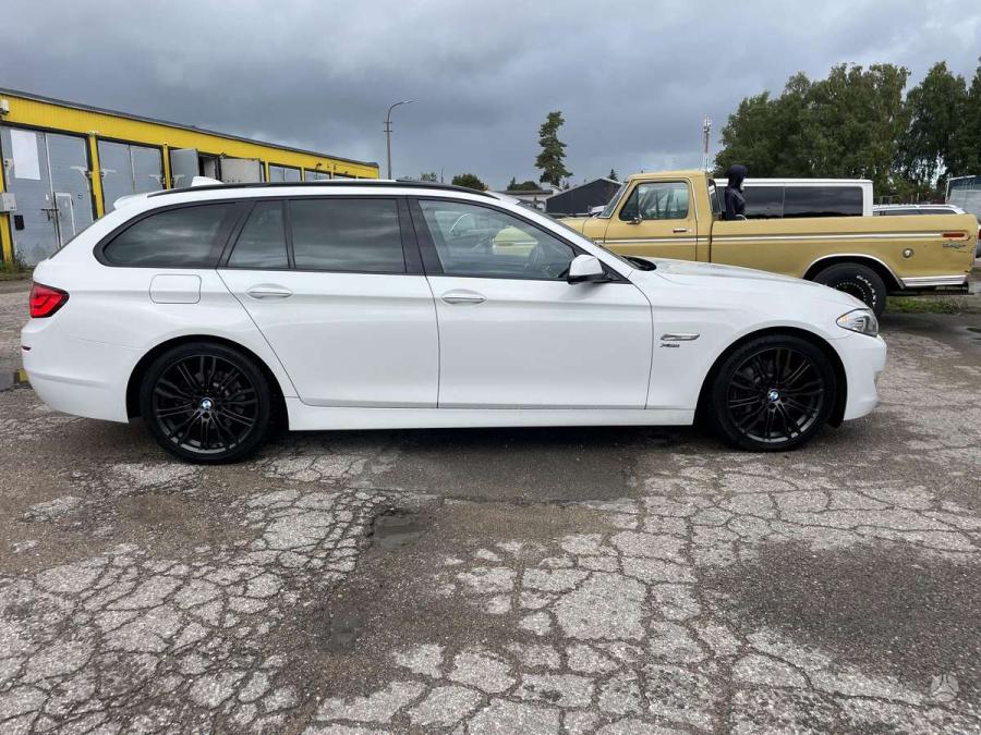 White BMW 525 2012 in Siauliai, with an engine capacity of 2.00 L and mileage of 332 thousand km for 7250 €, photo 7 on AUTOMOTO.COM.LV