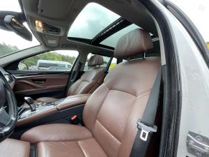 White BMW 525 2012 in Siauliai, with an engine capacity of 2.00 L and mileage of 332 thousand km for 7250 €, photo 15 on AUTOMOTO.COM.LV