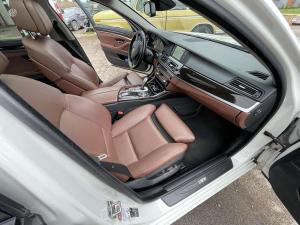 White BMW 525 2012 in Siauliai, with an engine capacity of 2.00 L and mileage of 332 thousand km for 7250 €, photo 25 on AUTOMOTO.COM.LV