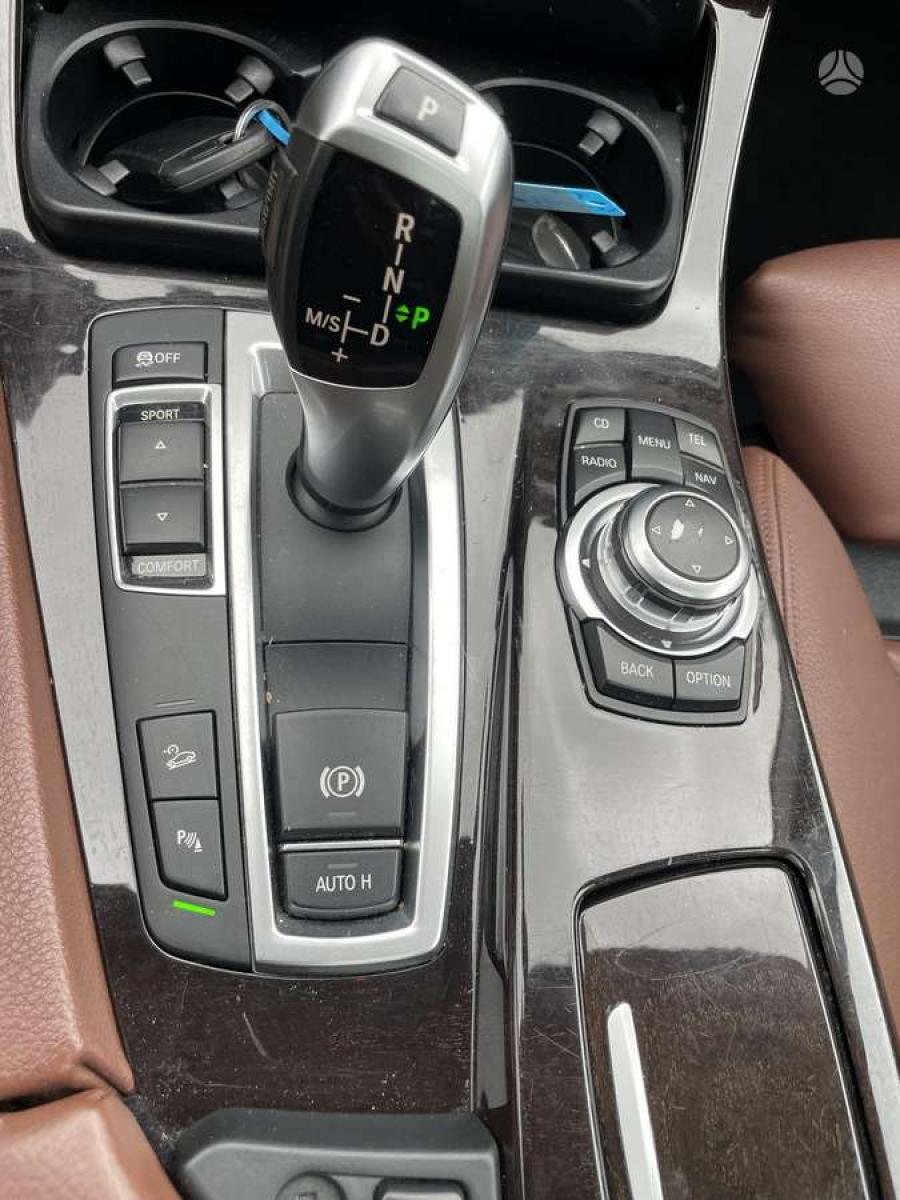 White BMW 525 2012 in Siauliai, with an engine capacity of 2.00 L and mileage of 332 thousand km for 7250 €, photo 29 on AUTOMOTO.COM.LV