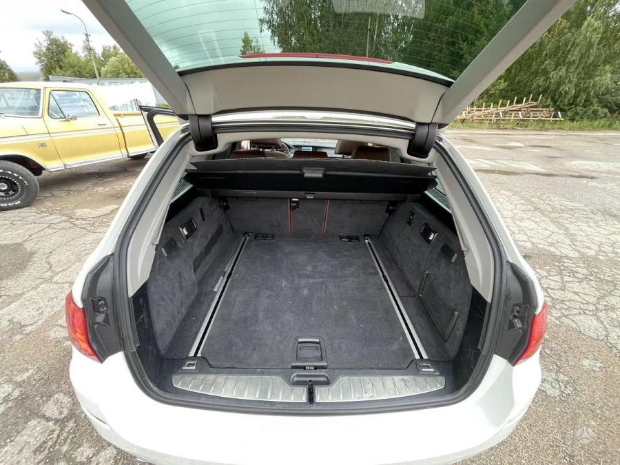 White BMW 525 2012 in Siauliai, with an engine capacity of 2.00 L and mileage of 332 thousand km for 7250 €, photo 31 on AUTOMOTO.COM.LV
