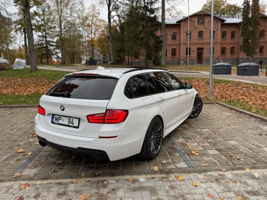 White BMW 525 2013 in Cesis, with an engine capacity of 2.00 L and mileage of 245 thousand km for 12150 €, photo 4 on AUTOMOTO.COM.LV