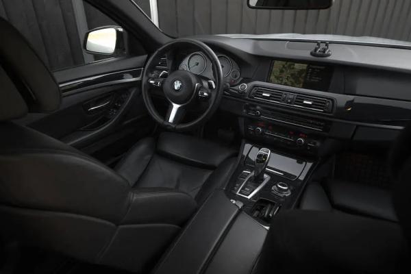 White BMW 525 2013 in Jelgava, with an engine capacity of 2.00 L and mileage of 289 thousand km for 10900 €, photo 7 on AUTOMOTO.COM.LV