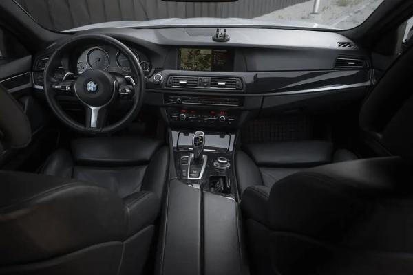 White BMW 525 2013 in Jelgava, with an engine capacity of 2.00 L and mileage of 289 thousand km for 10900 €, photo 8 on AUTOMOTO.COM.LV