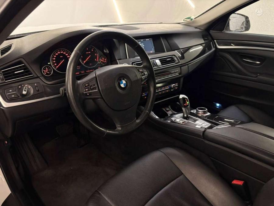 White BMW 525 2013 in Marijampole, with an engine capacity of 2.00 L and mileage of 330 thousand km for 8450 €, photo 3 on AUTOMOTO.COM.LV