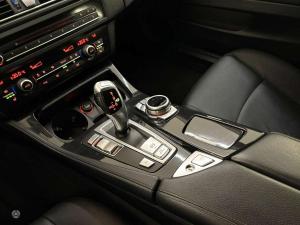 White BMW 525 2013 in Marijampole, with an engine capacity of 2.00 L and mileage of 330 thousand km for 8450 €, photo 6 on AUTOMOTO.COM.LV