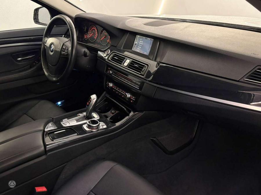 White BMW 525 2013 in Marijampole, with an engine capacity of 2.00 L and mileage of 330 thousand km for 8450 €, photo 11 on AUTOMOTO.COM.LV