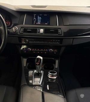 White BMW 525 2013 in Marijampole, with an engine capacity of 2.00 L and mileage of 330 thousand km for 8450 €, photo 12 on AUTOMOTO.COM.LV