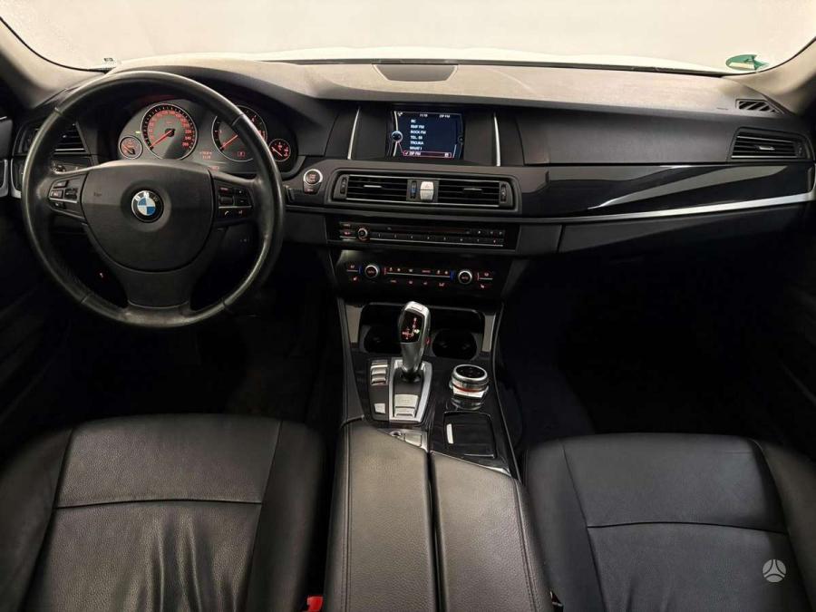 White BMW 525 2013 in Marijampole, with an engine capacity of 2.00 L and mileage of 330 thousand km for 8450 €, photo 13 on AUTOMOTO.COM.LV