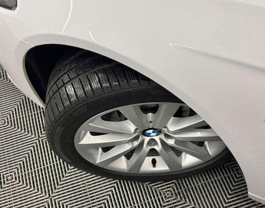 White BMW 525 2013 in Marijampole, with an engine capacity of 2.00 L and mileage of 330 thousand km for 8450 €, photo 19 on AUTOMOTO.COM.LV