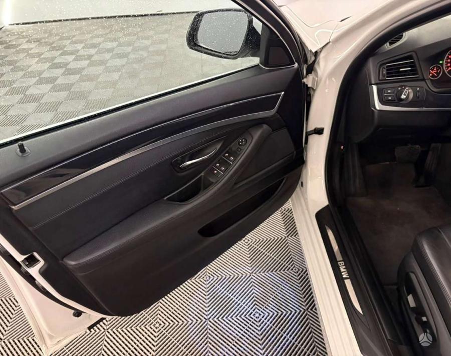 White BMW 525 2013 in Marijampole, with an engine capacity of 2.00 L and mileage of 330 thousand km for 8450 €, photo 22 on AUTOMOTO.COM.LV
