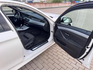 White BMW 525 2014 in Riga, with an engine capacity of 2.00 L and mileage of 314 thousand km for 8900 €, photo 10 on AUTOMOTO.COM.LV