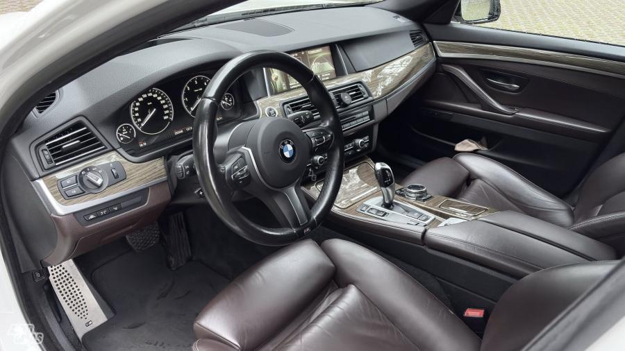 White BMW 525 2014 in Moletai, with an engine capacity of 2.00 L and mileage of 255 thousand km for 12500 €, photo 13 on AUTOMOTO.COM.LV