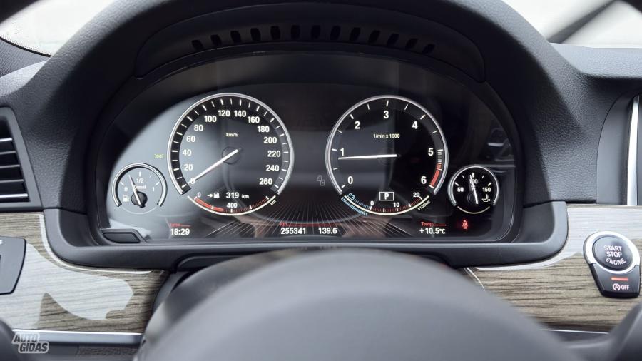 White BMW 525 2014 in Moletai, with an engine capacity of 2.00 L and mileage of 255 thousand km for 12500 €, photo 25 on AUTOMOTO.COM.LV