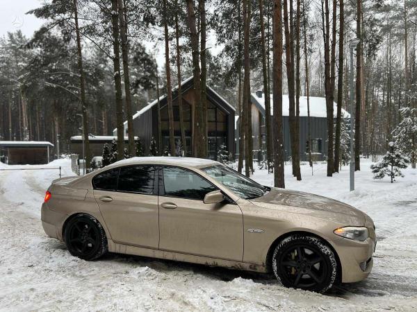 Yellow BMW 525 2010 in Vilnius, with an engine capacity of 2.99 L and mileage of 310 thousand km for 5750 €, photo 5 on AUTOMOTO.COM.LV