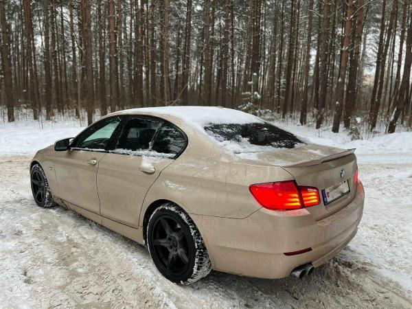 Yellow BMW 525 2010 in Vilnius, with an engine capacity of 2.99 L and mileage of 310 thousand km for 5750 €, photo 8 on AUTOMOTO.COM.LV