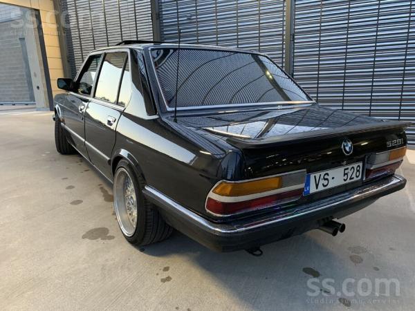 Black BMW 528 1987 in Riga, with an engine capacity of 2.80 L and mileage of 238 thousand km for 15000 €, photo 6 on AUTOMOTO.COM.LV