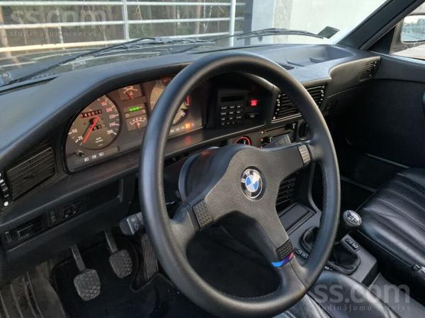 Black BMW 528 1987 in Riga, with an engine capacity of 2.80 L and mileage of 238 thousand km for 15000 €, photo 7 on AUTOMOTO.COM.LV