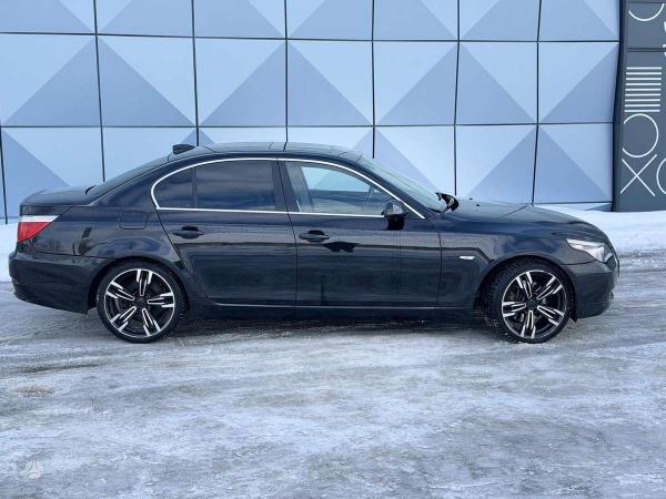 Black BMW 528 2008 in Silute, with an engine capacity of 3.00 L and mileage of 390 thousand km for 3350 €, photo 3 on AUTOMOTO.COM.LV