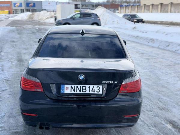Black BMW 528 2008 in Silute, with an engine capacity of 3.00 L and mileage of 390 thousand km for 3350 €, photo 8 on AUTOMOTO.COM.LV