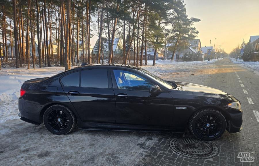 Black BMW 528 2011 in Palanga, with an engine capacity of 3.00 L and mileage of 217 thousand km for 11700 €, photo 3 on AUTOMOTO.COM.LV