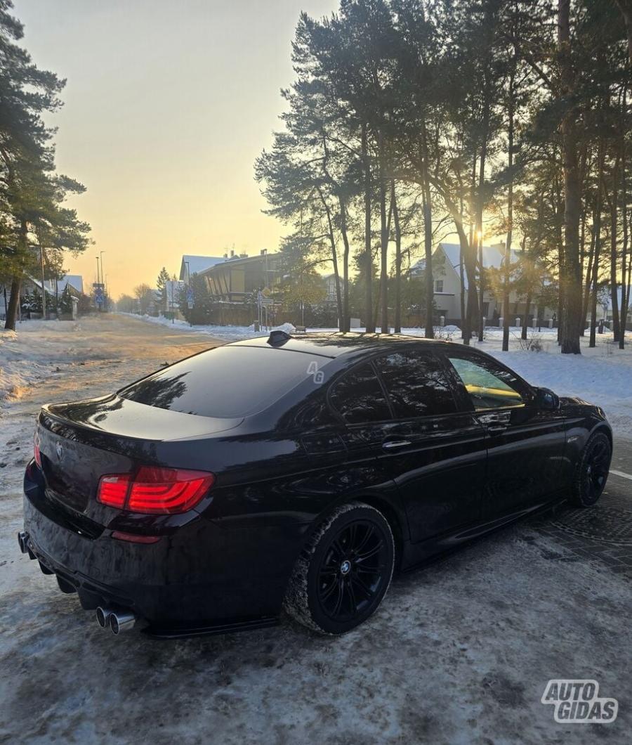 Black BMW 528 2011 in Palanga, with an engine capacity of 3.00 L and mileage of 217 thousand km for 11700 €, photo 4 on AUTOMOTO.COM.LV