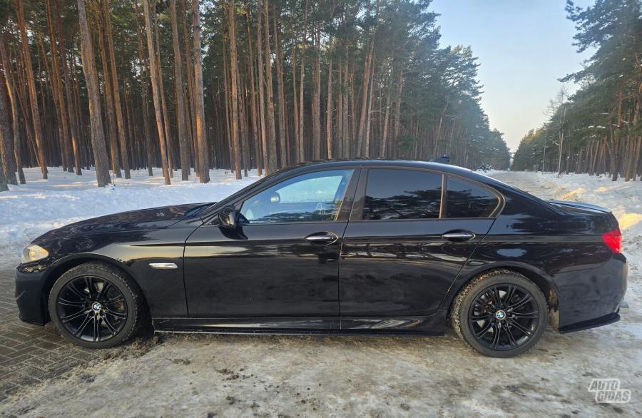Black BMW 528 2011 in Palanga, with an engine capacity of 3.00 L and mileage of 217 thousand km for 11700 €, photo 7 on AUTOMOTO.COM.LV