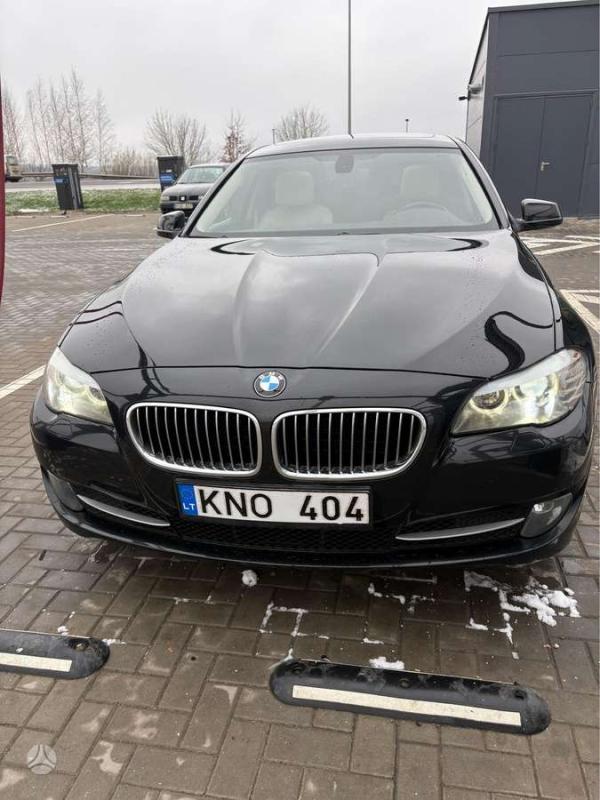 Black BMW 528 2011 in Kaunas, with an engine capacity of 3.00 L and mileage of 250 thousand km for 8350 €, photo 1 on AUTOMOTO.COM.LV