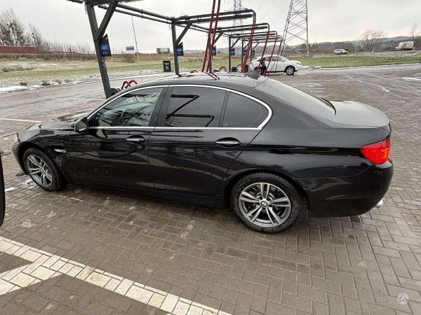 Black BMW 528 2011 in Kaunas, with an engine capacity of 3.00 L and mileage of 250 thousand km for 8350 €, photo 4 on AUTOMOTO.COM.LV