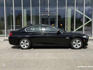Black BMW 528 2011 in Vilnius, with an engine capacity of 2.98 L and mileage of 299 thousand km for 8500 €, photo 3 on AUTOMOTO.COM.LV