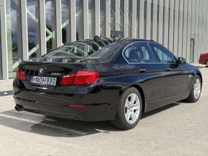 Black BMW 528 2011 in Vilnius, with an engine capacity of 2.98 L and mileage of 299 thousand km for 8500 €, photo 4 on AUTOMOTO.COM.LV