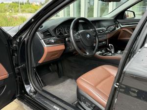Black BMW 528 2011 in Vilnius, with an engine capacity of 2.98 L and mileage of 299 thousand km for 8500 €, photo 12 on AUTOMOTO.COM.LV