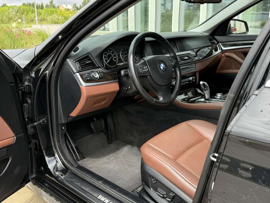 Black BMW 528 2011 in Vilnius, with an engine capacity of 2.98 L and mileage of 299 thousand km for 8500 €, photo 12 on AUTOMOTO.COM.LV