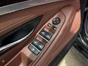 Black BMW 528 2011 in Vilnius, with an engine capacity of 2.98 L and mileage of 299 thousand km for 8500 €, photo 14 on AUTOMOTO.COM.LV
