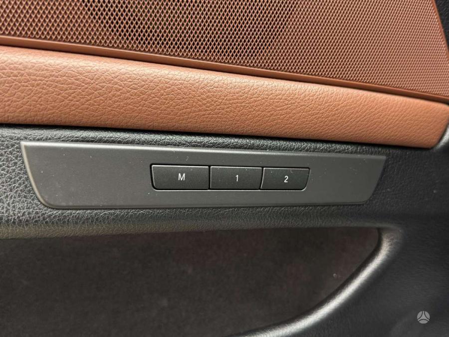 Black BMW 528 2011 in Vilnius, with an engine capacity of 2.98 L and mileage of 299 thousand km for 8500 €, photo 15 on AUTOMOTO.COM.LV
