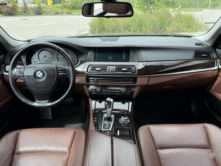 Black BMW 528 2011 in Vilnius, with an engine capacity of 2.98 L and mileage of 299 thousand km for 8500 €, photo 16 on AUTOMOTO.COM.LV