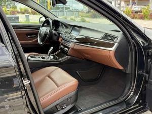 Black BMW 528 2011 in Vilnius, with an engine capacity of 2.98 L and mileage of 299 thousand km for 8500 €, photo 17 on AUTOMOTO.COM.LV