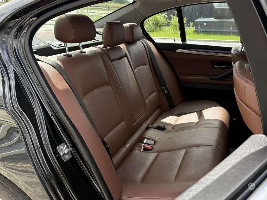 Black BMW 528 2011 in Vilnius, with an engine capacity of 2.98 L and mileage of 299 thousand km for 8500 €, photo 18 on AUTOMOTO.COM.LV