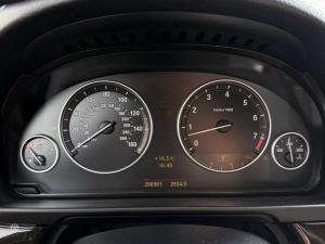 Black BMW 528 2011 in Vilnius, with an engine capacity of 2.98 L and mileage of 299 thousand km for 8500 €, photo 25 on AUTOMOTO.COM.LV