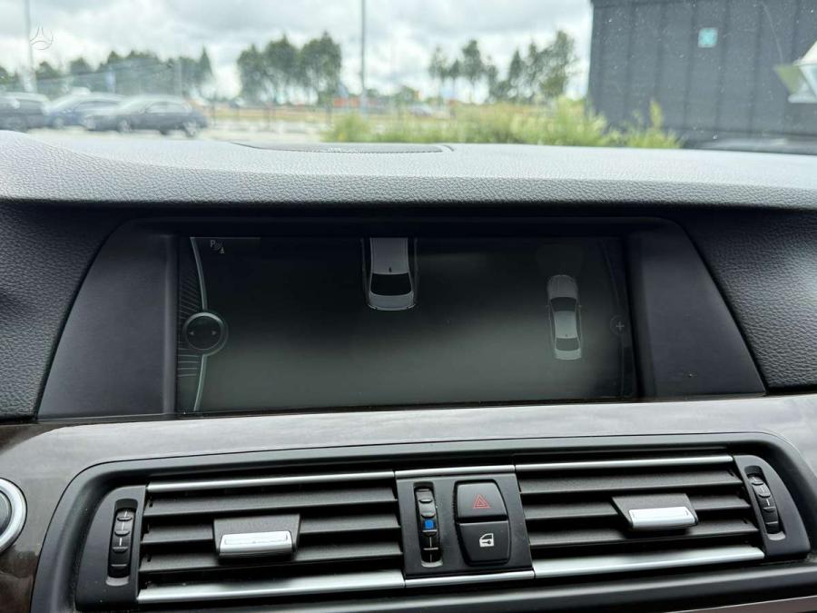 Black BMW 528 2011 in Vilnius, with an engine capacity of 2.98 L and mileage of 299 thousand km for 8500 €, photo 26 on AUTOMOTO.COM.LV
