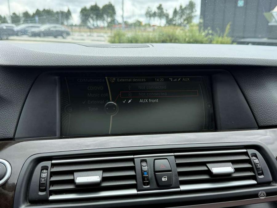Black BMW 528 2011 in Vilnius, with an engine capacity of 2.98 L and mileage of 299 thousand km for 8500 €, photo 30 on AUTOMOTO.COM.LV