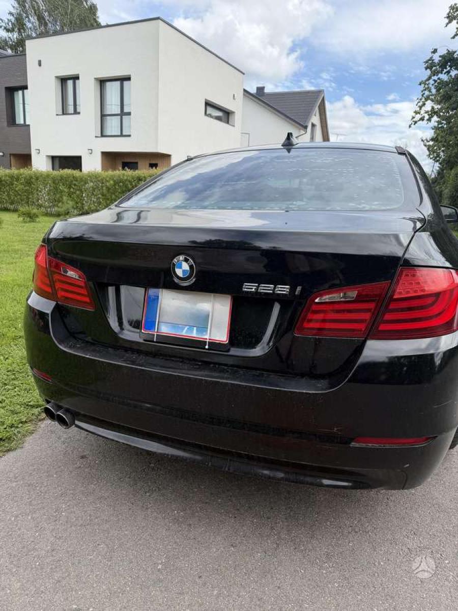 Melns BMW 528 2011 Kauņa, ar dzinēja tilpumu 3.00 L un nobraukumu 265 tūkst. km par 6400 €, foto 4 vietnē AUTOMOTO.COM.LV