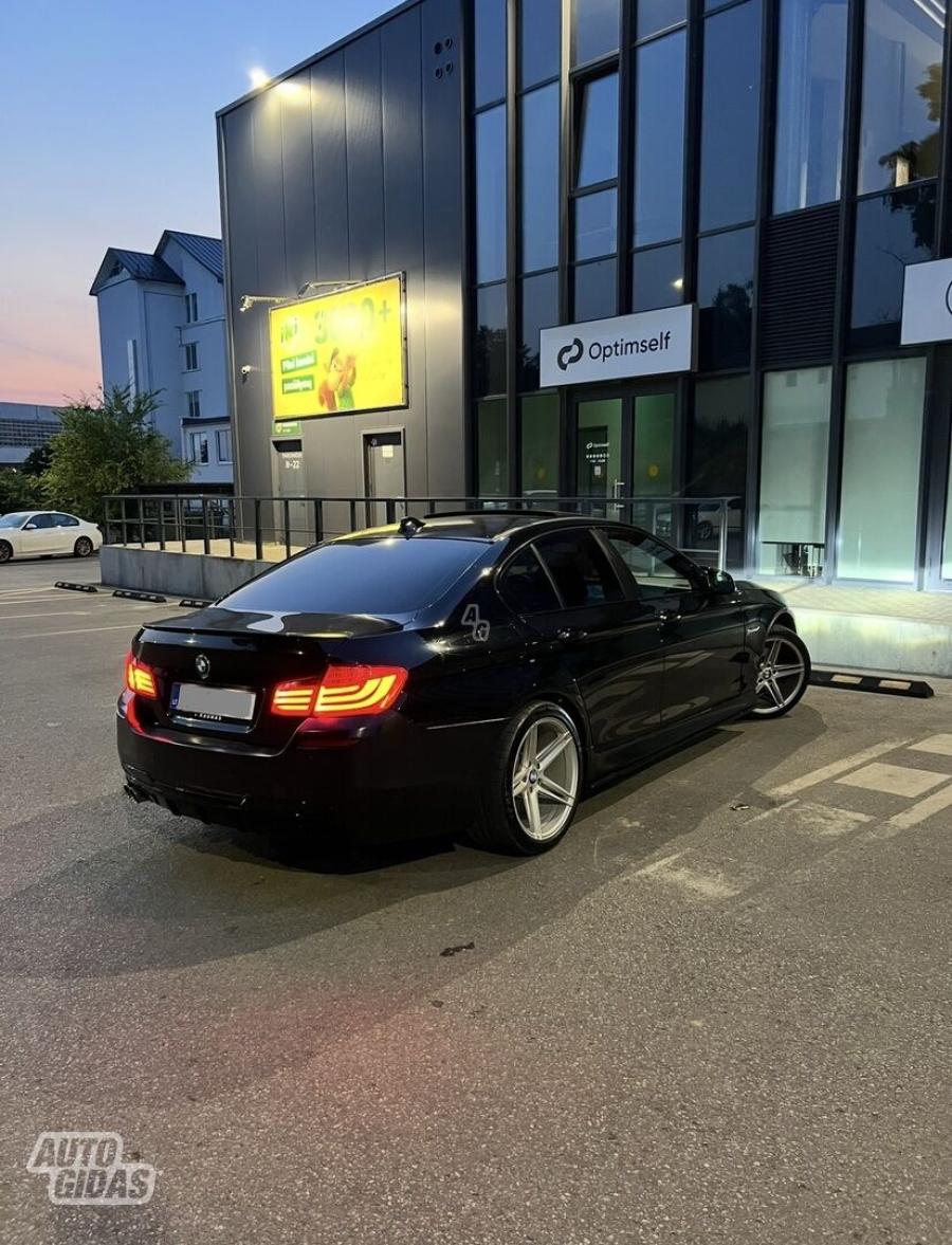 Black BMW 528 2011 in Kaunas, with an engine capacity of 3.00 L and mileage of 238 thousand km for 8600 €, photo 1 on AUTOMOTO.COM.LV