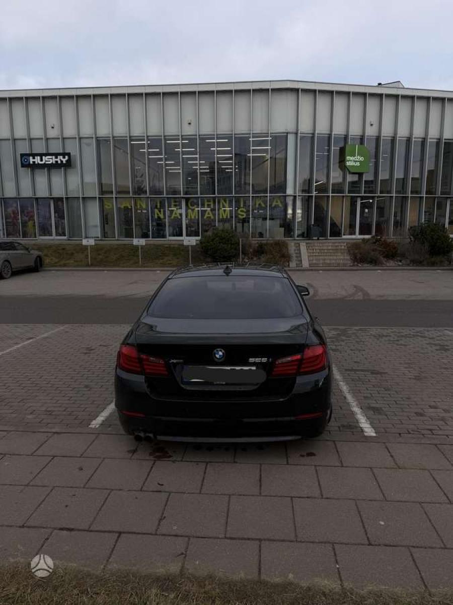 Black BMW 528 2012 in Vilnius, with an engine capacity of 2.00 L and mileage of 229 thousand km for 8500 €, photo 5 on AUTOMOTO.COM.LV
