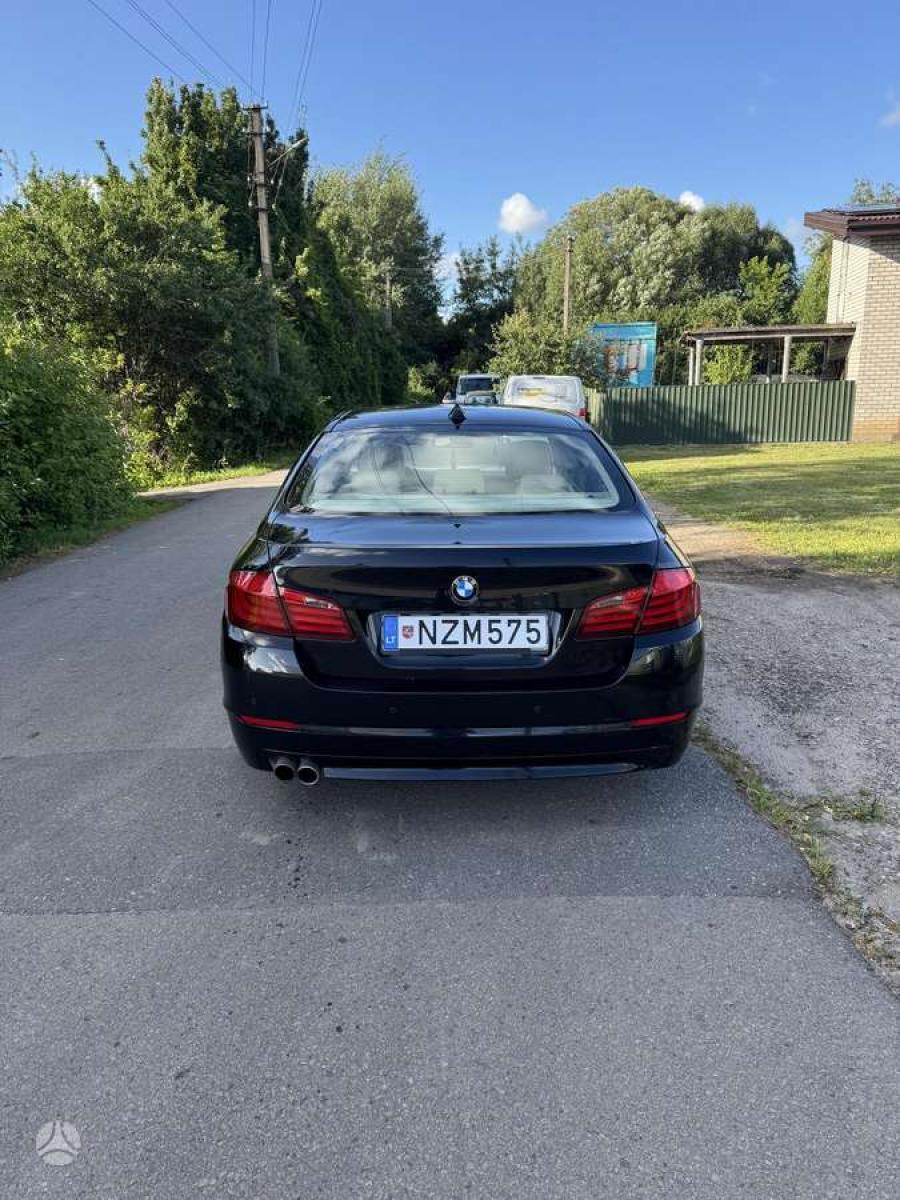Black BMW 528 2012 in Kaunas, with an engine capacity of 2.00 L and mileage of 258 thousand km for 7500 €, photo 3 on AUTOMOTO.COM.LV